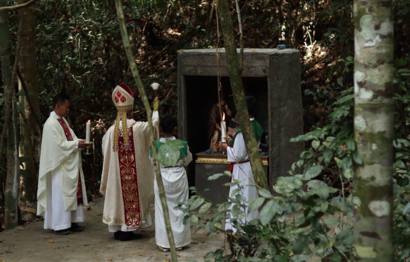 Melintasi Hutan, Jalan Salib di Kompleks Gua Maria Anjungan - RUAI.TV Melintasi Hutan, Jalan Salib di Kompleks Gua Maria Anjungan - RUAI.TV